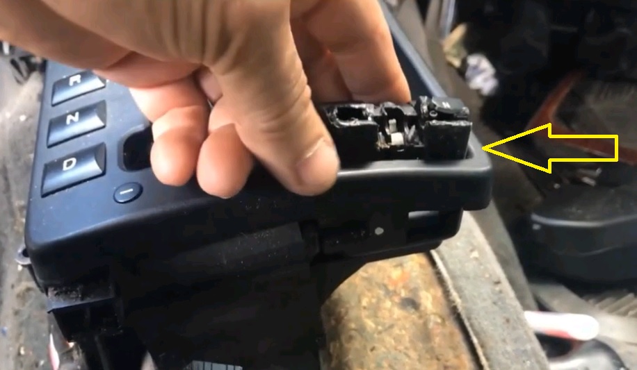 Jeep Grand Cherokee 05-10 – Electronic Shift Module & 4WLow Module ...